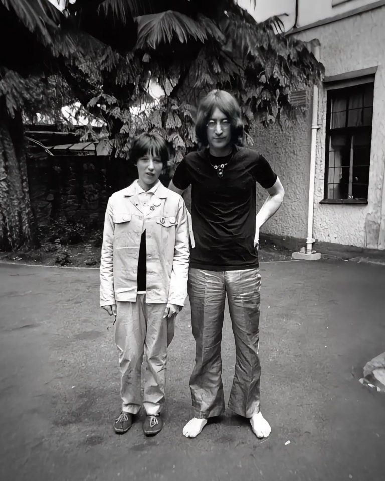 “INSIDE HIS SUBURBAN HOME, THE BEATLE SHOWED A SIDE NO CAMERA EVER ...